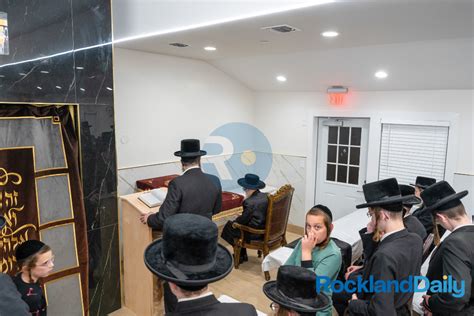 Photo Gallery Pupa Rebbe At Kevias Mezuzah At The New Pupa Shul On South Cole In Monsey
