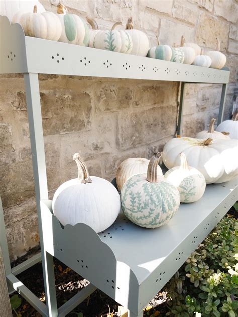 A Pretty And Easy Fall Decor Diy Hand Painted Pumpkins Hope And Hedges