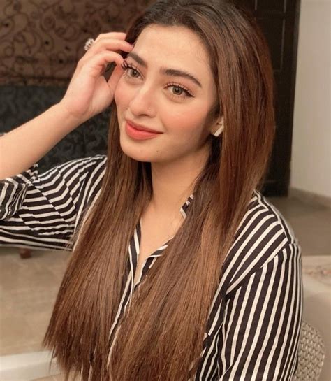 Pin By 𝙈𝙤𝙧𝙣𝙞𝙣𝙜 𝙎𝙩𝙖𝙧シ︎ On Nawal Saeed Hair Styles Beauty Long Hair