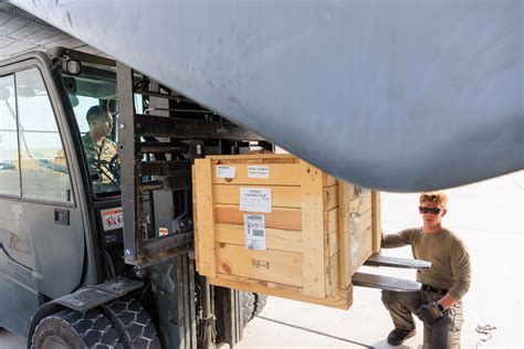 8 Eams Innovates Provides Joint Airlift Across Cocoms U S Air