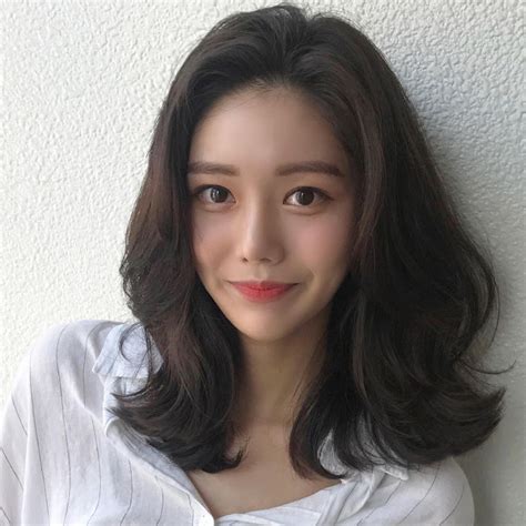 강남미용실 모어온 우수 On Instagram Moreonwoosoo 자연스러운 볼륨과 컬링이 예쁜 중간머리 레이어드