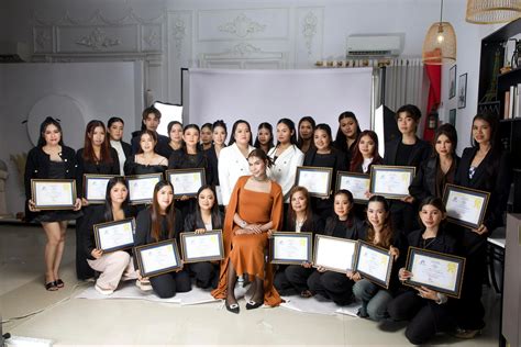 សំអាងការ ប្រែកាយសាឡន Added A New Photo សំអាងការ ប្រែកាយសាឡន