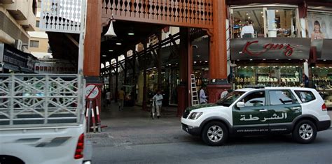 السجن سنة لجندي إماراتي حاول دهس شرطي في دبي إرم نيوز