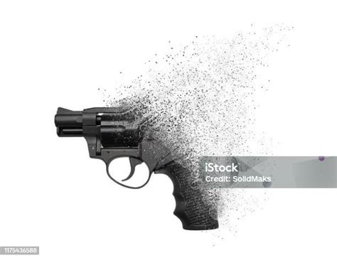 공간의 입자로 무너지는 총은 흰색 배경에 격리됩니다 더 이상 무기 개념 흰색 배경에 고립 된 총 권총 리볼버 강철에 대한 스톡 사진 및 기타 이미지 Istock