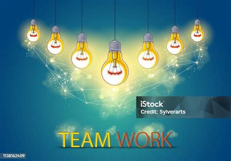 빛나는 조명 전구의 그룹은 창조적 인 사람들의 아이디어는 함께 작업 아이디어 창조적 인 팀 개념 벡터 일러스트 레이 션을 갖는 팀워크를 나타냅니다 0명에 대한 스톡 벡터