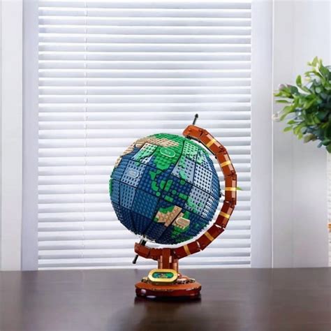 2025 Moc Building Blocks 2585pcs Globe Modular Creative Building Blocks