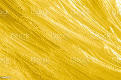 텍스처입니다 실크 직물노란색입니다 빛나는이 소재는 정말 소프트 하 고 부드러운 표면 질감 스타일을 추가 하 고 디자인에 섬광을 보장 0명에 대한 스톡 사진 및 기타 이미지