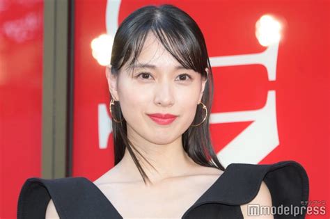 🎤戸田恵梨香、夫・松坂桃李から貰った時計輝く ブラックドレスで美谷間披露＜time Unlimited カルティエ ウォッチ 時を超える