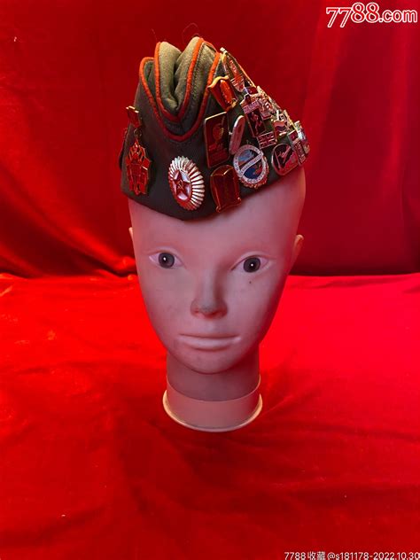 冷战时期前苏联军帽佩戴了共计40个各种徽章帽子图片收藏回收价格7788相机收藏