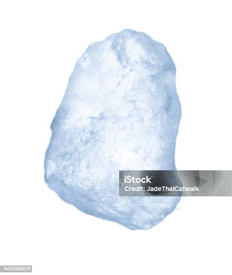 얼음 조각 폭발 비행 맑은 얼음 파도가 떠 다니며 공중에 떨어집니다 얼음 벽돌 블록 큐브는 얼어 붙은 물 건강한 목이 마르다 흰색 배경 격리된 고속 셔터 정지 정지 동작