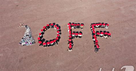 플라스틱 수도꼭지 잠궈요