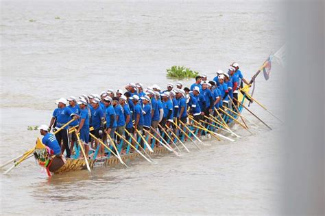 លោកស្រីកិត្តិសង្គហបណ្ឌិត ម៉ែន សំអន ៖ អញ្ជើញជាអធិបតីភាពបិទពិធីបុណ្យអុំទូកនៅខេត្តកំពង់ឆ្នាំង