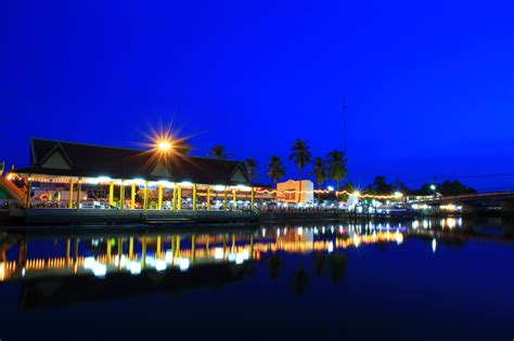 ตลาดริมน้ำคลองแดน Klongdaen Floating Market แล้วเราก็รู้ว่า ชีวิตไม่ได้ต้องการสิ่งปรุงแต่ง