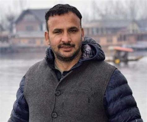 Jammu And Kashmir डबत लग क जदग बचन क जरय बन गए बशर अहमद मर सध नद स 16 क