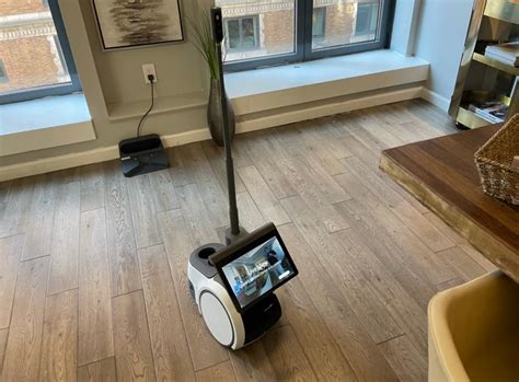 Amazon представила своего первого домашнего робота Astro. Amazon ...