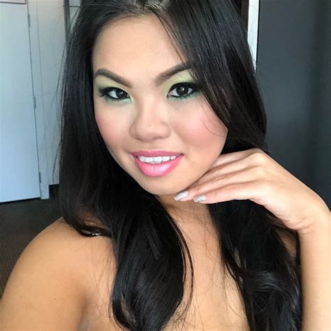 Hd Closeup Of Cindy Starfall Spreading Her Ass And Pussy Rcindystarfall