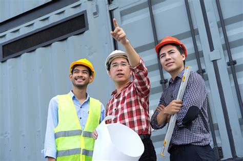 안전 헬멧 팀웍 빌딩 3 엔지니어 남자 수준과 종이 계획 측면 건설에서 프로젝트 상담 개념에 대한 스톡 사진 및 기타 이미지 개념 개념과 주제 건설 산업 Istock