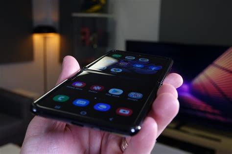 Samsung Galaxy Z Flip Review I Love It Even Though It S Not Perfect