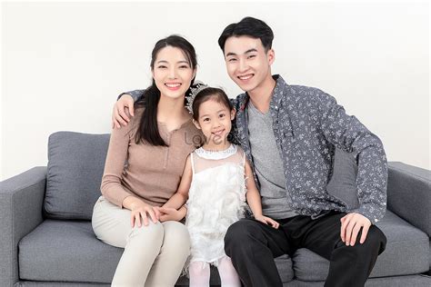 행복한 가정 세 가족 사진 무료 다운로드 Lovepik