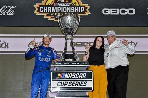 Rick Hendrick On Kyle Larsons No 5 I Love That Car Motors Addict