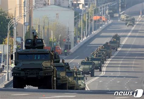 포토 러시아 열병식 장갑차량 행렬
