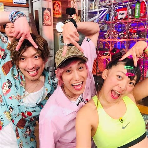 ウチのガヤがすみません！公式 On Instagram “令和ポーズ 正解 🙆🏻‍♀️💮 Exit And フワちゃん の新クイズ