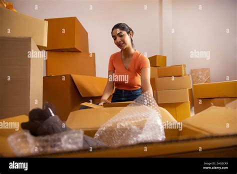 Good Packing High Resolution Stock Photography And Images Alamy