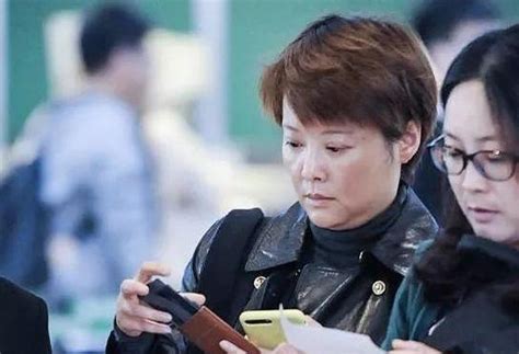 袁立霸氣怒懟視覺中國惡意醜化她照片稱有第三次法庭見 每日頭條