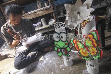 Kerajinan Lampu Hias Antara Foto