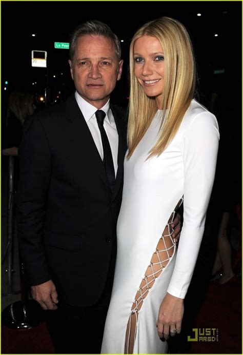 기네스 팰트로 과감한 뒤태와 옆라인 노출 해외 연예가 소식 네모판