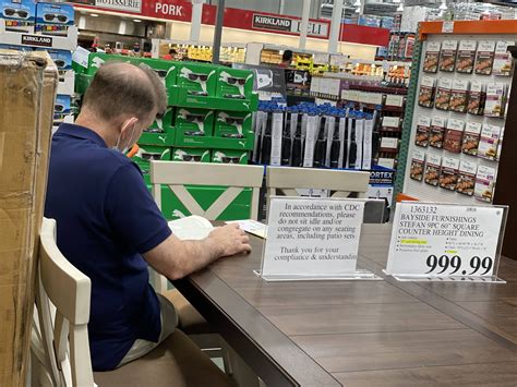 The Rules Dont Apply To Me Ill Sit Here With My Mask Off 😡🗑 Mildlyinfuriating