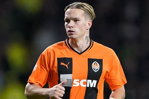 Transfer Rumours Arsenal Hold Talks Over £45m Shakhtar Winger Mykhaylo Mudryk As Chelsea Chase