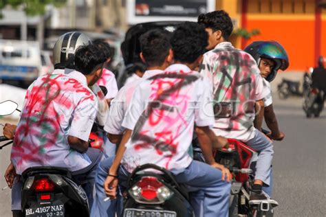 Aksi Coret Coret Seragam Sekolah Antara Foto