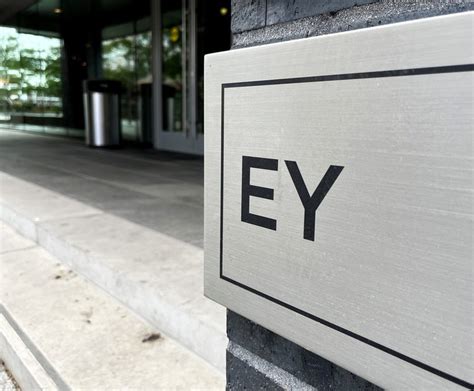 Ernst And Youngs Us Gc Steps Aside Amid Scrutiny Of Firms Handling Of
