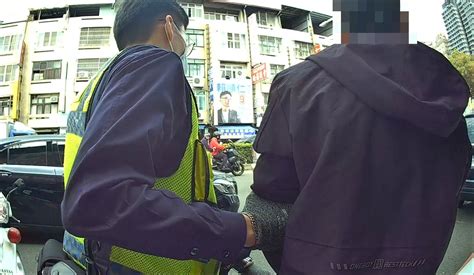 警政新聞 攔查違規乘客突竄逃 警民聯手逮毒品通緝 內政部警政署警光雜誌社