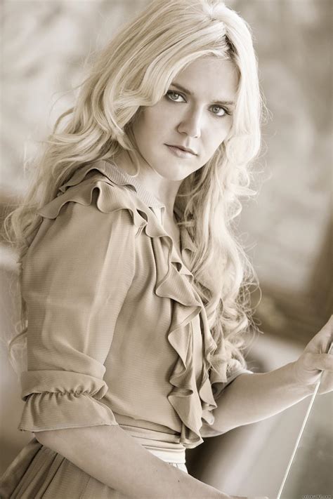 Super Hollywood Dominique Swain Hot Photoes And Wallpapers