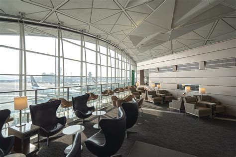 Review United Club Lounge Hong Kong Airport Terminal 1