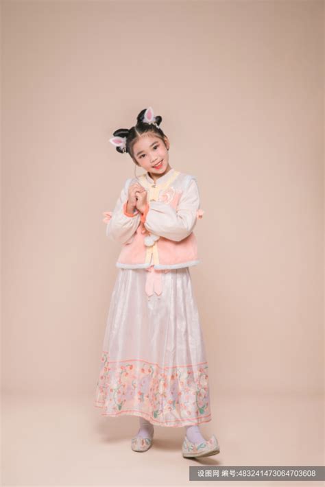 兔年女孩拜年汉服新年人物摄影图片免费下载格式3360×5040像素编号483241473064703608 设图网