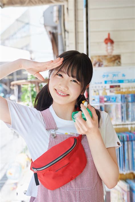 （写真）日向坂46・丹生明里、ツインテール＆オーバーオールのかわいすぎる姿を公開＜丹生明里1st写真集＞ エンタメ ニュース ｜クランクイン！
