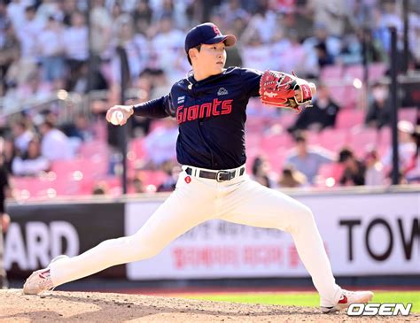 [사진]역투 펼치는 롯데 최준용