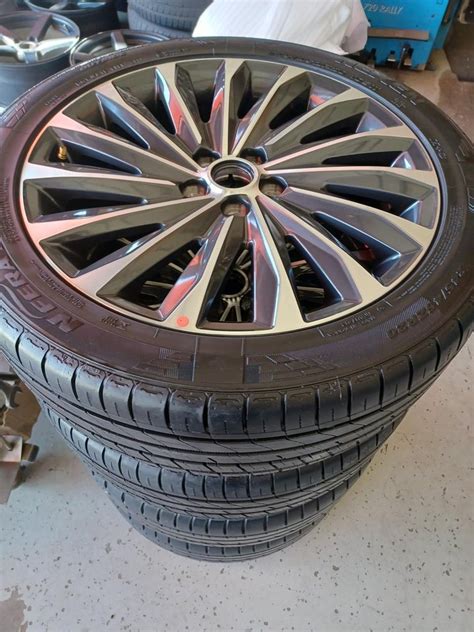 싼타페 쏘렌토 카니발용 20인치휠타이어 헬로마켓