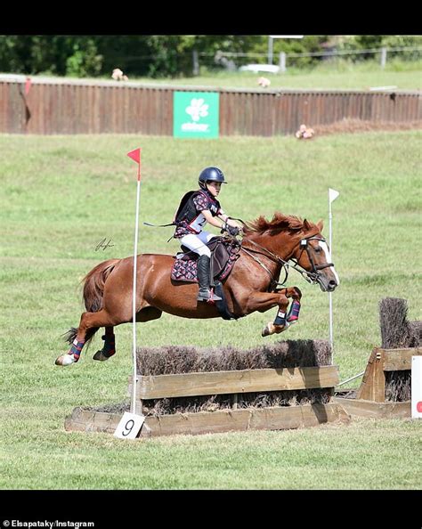 Elsa Pataky 46 Flaunts Her Toned Legs At Show Jumping Event Daily