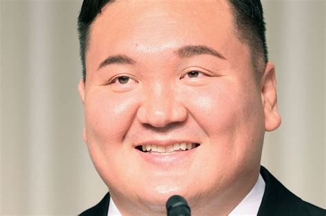 白鵬翔さん、”鳥人”とのツーショット公開し、世界記録更新の快挙を祝福「チャンピオン おめでとう」：中日スポーツ・東京中日スポーツ