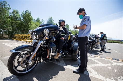 Мото спортын багийг Эрээний хил шуурхай нэвтрүүлжээ