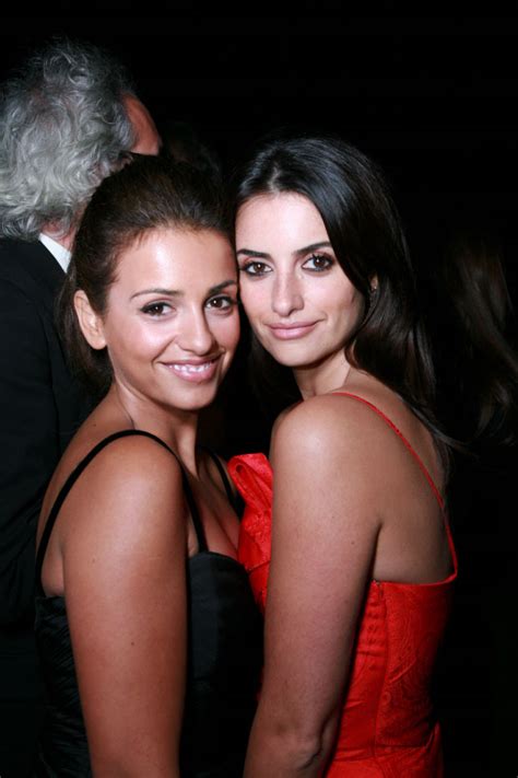 Penelope Cruzs Sister Monica Cruz All About Her Younger Sister