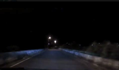 女駕駛半夜開車「撞見神將」站路邊狠盯著她！她嚇破膽po文求救竟發現網友直呼好溫馨！ Peekme