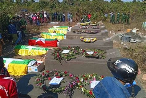 Khit ကျောက်ဖြူတွင် စကစ သေဆုံးမှုများနေပြီး မြေတူးစက်များဖြင့် အစုလိုက်အပြုံလိုက် မြေမြုပ