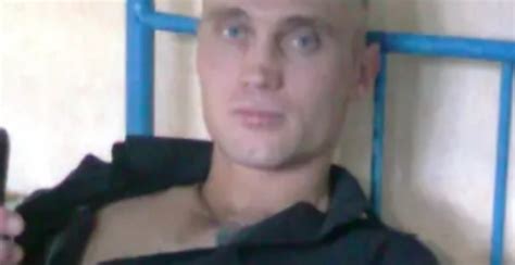 Коли весілля скінчилося батько тишком підійшов до дочки і сказав щоб вона залишилася ночувати