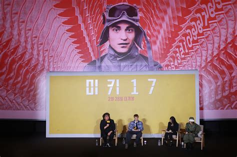 봉준호 ‘미키 17 개봉 첫날 박스오피스 1위…흥행 질주 시작됐다