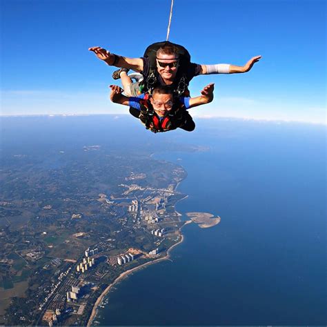 六万米跳伞 8万米跳伞 50000米高空跳伞 大山谷图库